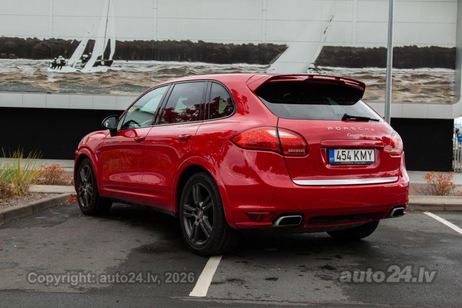Red Porsche Cayenne 2012 in Tallinn, with an engine capacity of 3.00 L and mileage of 293 thousand km for 19000 €, photo 6 on AUTOMOTO.COM.LV