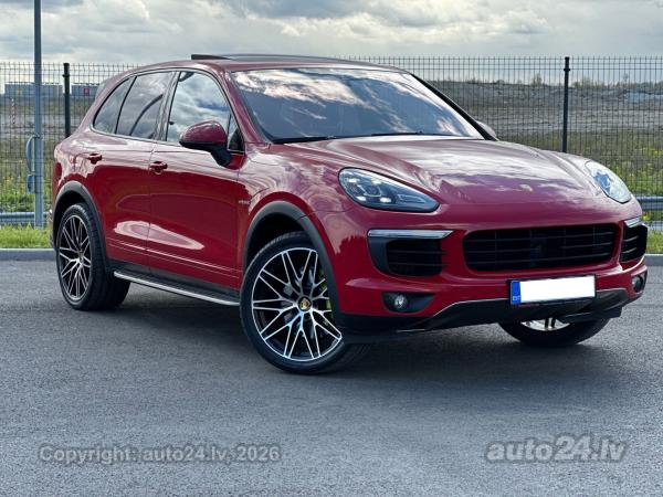 Sarkans Porsche Cayenne 2015 Tallina, ar dzinēja tilpumu 3.00 L un nobraukumu 178 tūkst. km par 28990 €, foto 1 vietnē AUTOMOTO.COM.LV