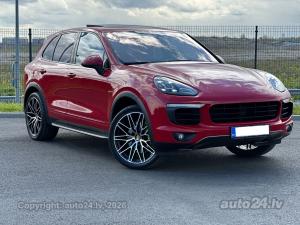 Sarkans Porsche Cayenne 2015 Tallina, ar dzinēja tilpumu 3.00 L un nobraukumu 178 tūkst. km par 28990 €, foto  vietnē AUTOMOTO.COM.LV