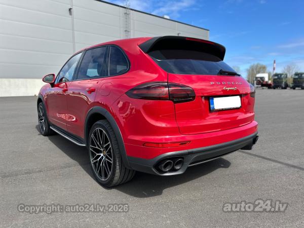 Sarkans Porsche Cayenne 2015 Tallina, ar dzinēja tilpumu 3.00 L un nobraukumu 178 tūkst. km par 28990 €, foto 3 vietnē AUTOMOTO.COM.LV