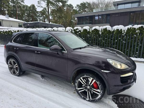 Violet Porsche Cayenne 2010 in Jurmala, with an engine capacity of 4.80 L and mileage of 309 thousand km for 14500 €, photo 9 on AUTOMOTO.COM.LV