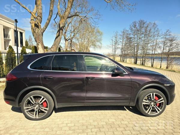 Violet Porsche Cayenne 2010 in Riga, with an engine capacity of 4.80 L and mileage of 309 thousand km for 16500 €, photo 2 on AUTOMOTO.COM.LV