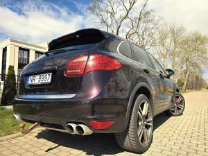 Violets Porsche Cayenne 2010 Rīga, ar dzinēja tilpumu 4.80 L un nobraukumu 309 tūkst. km par 16500 €, foto 5 vietnē AUTOMOTO.COM.LV
