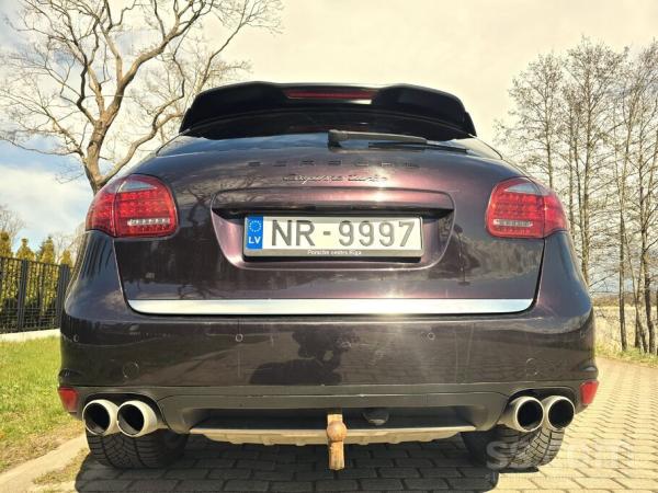 Violet Porsche Cayenne 2010 in Riga, with an engine capacity of 4.80 L and mileage of 309 thousand km for 16500 €, photo 5 on AUTOMOTO.COM.LV