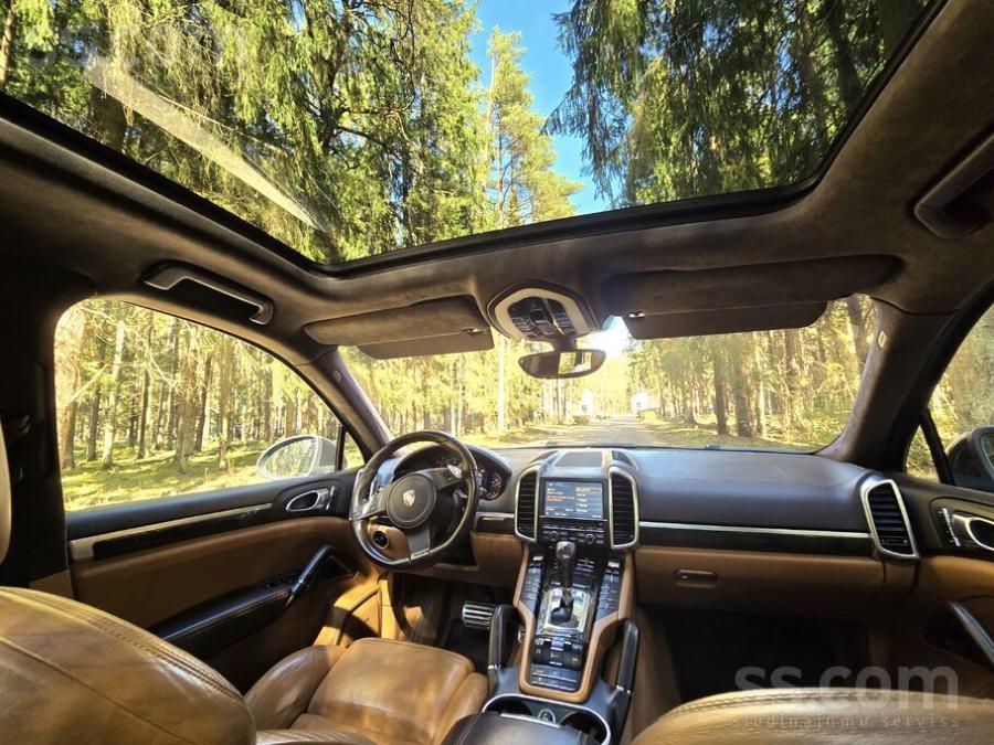 Violets Porsche Cayenne 2010 Rīga, ar dzinēja tilpumu 4.80 L un nobraukumu 309 tūkst. km par 16500 €, foto 12 vietnē AUTOMOTO.COM.LV