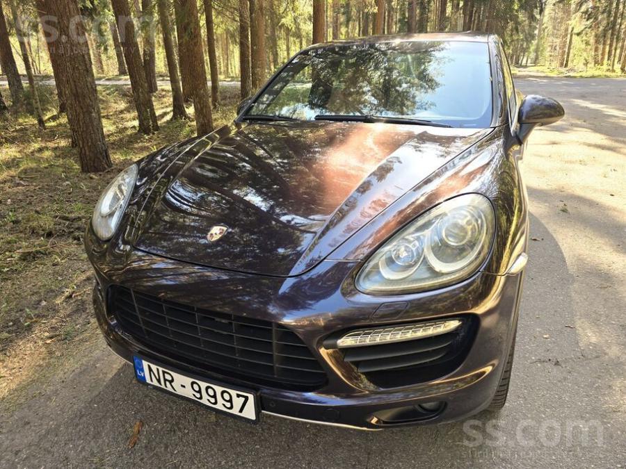 Violets Porsche Cayenne 2010 Rīga, ar dzinēja tilpumu 4.80 L un nobraukumu 309 tūkst. km par 16500 €, foto 21 vietnē AUTOMOTO.COM.LV