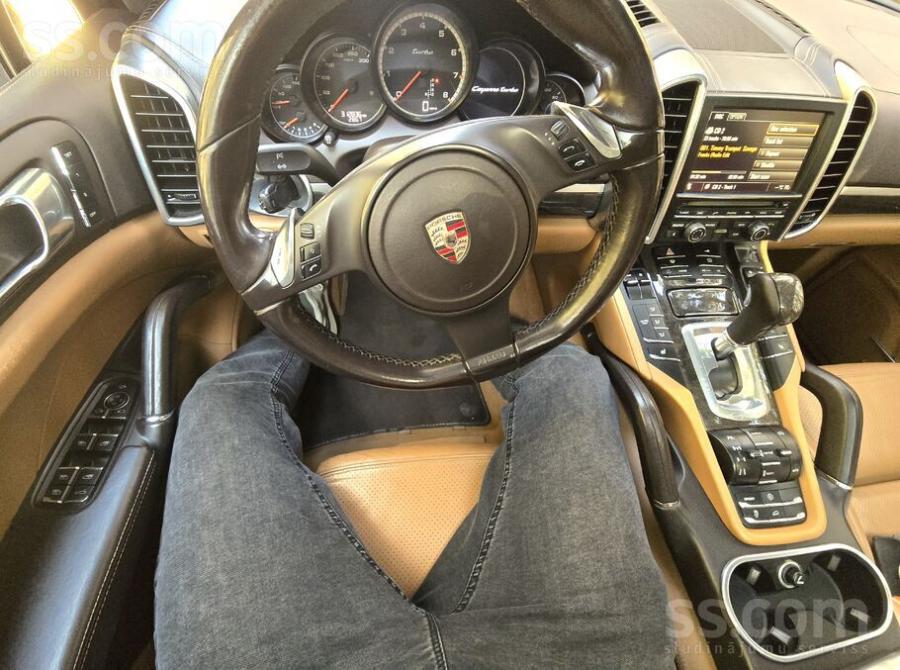 Violets Porsche Cayenne 2010 Rīga, ar dzinēja tilpumu 4.80 L un nobraukumu 309 tūkst. km par 16500 €, foto 24 vietnē AUTOMOTO.COM.LV