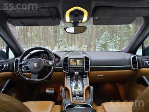 Violets Porsche Cayenne 2010 Rīga, ar dzinēja tilpumu 4.80 L un nobraukumu 309 tūkst. km par 16500 €, foto 4 vietnē AUTOMOTO.COM.LV