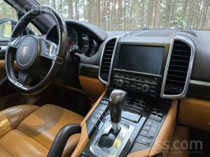 Violets Porsche Cayenne 2010 Rīga, ar dzinēja tilpumu 4.80 L un nobraukumu 309 tūkst. km par 16500 €, foto 6 vietnē AUTOMOTO.COM.LV