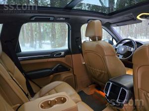 Violets Porsche Cayenne 2010 Rīga, ar dzinēja tilpumu 4.80 L un nobraukumu 309 tūkst. km par 16500 €, foto 7 vietnē AUTOMOTO.COM.LV