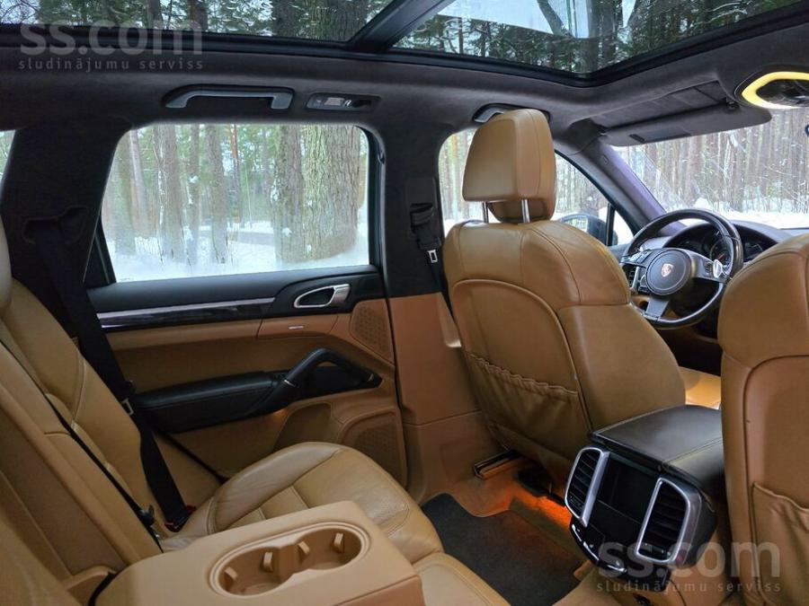 Violets Porsche Cayenne 2010 Rīga, ar dzinēja tilpumu 4.80 L un nobraukumu 309 tūkst. km par 16500 €, foto 7 vietnē AUTOMOTO.COM.LV