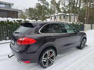 Violets Porsche Cayenne 2010 Rīga, ar dzinēja tilpumu 4.80 L un nobraukumu 309 tūkst. km par 16500 €, foto 8 vietnē AUTOMOTO.COM.LV