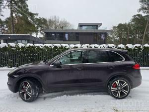 Violets Porsche Cayenne 2010 Rīga, ar dzinēja tilpumu 4.80 L un nobraukumu 309 tūkst. km par 16500 €, foto 13 vietnē AUTOMOTO.COM.LV