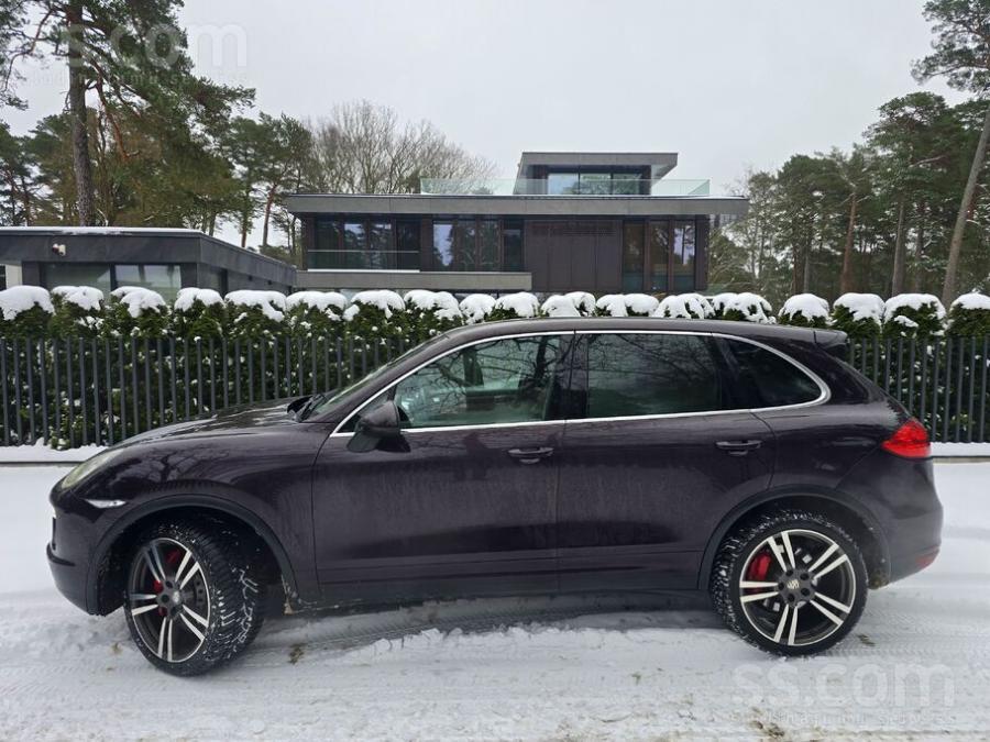 Violets Porsche Cayenne 2010 Rīga, ar dzinēja tilpumu 4.80 L un nobraukumu 309 tūkst. km par 16500 €, foto 13 vietnē AUTOMOTO.COM.LV
