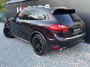 Violet Porsche Cayenne 2011 in Riga, with an engine capacity of 4.80 L and mileage of 289 thousand km for 14990 €, photo 4 on AUTOMOTO.COM.LV