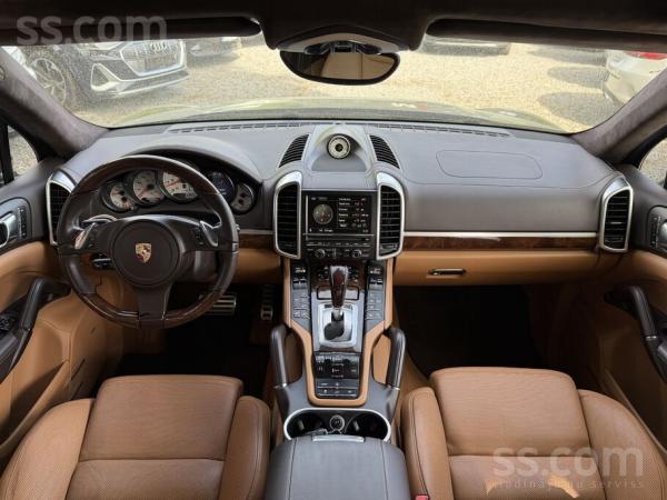 Violet Porsche Cayenne 2011 in Riga, with an engine capacity of 4.80 L and mileage of 289 thousand km for 14990 €, photo 7 on AUTOMOTO.COM.LV