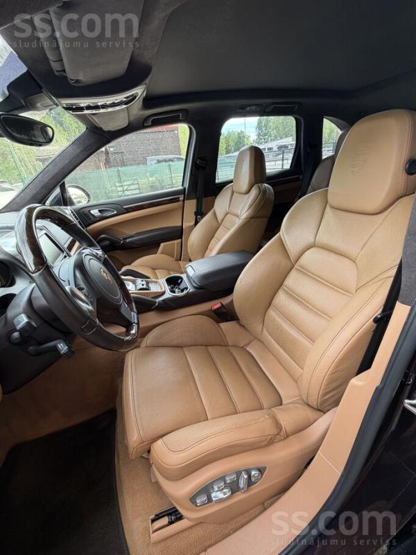 Violet Porsche Cayenne 2011 in Riga, with an engine capacity of 4.80 L and mileage of 289 thousand km for 14990 €, photo 8 on AUTOMOTO.COM.LV