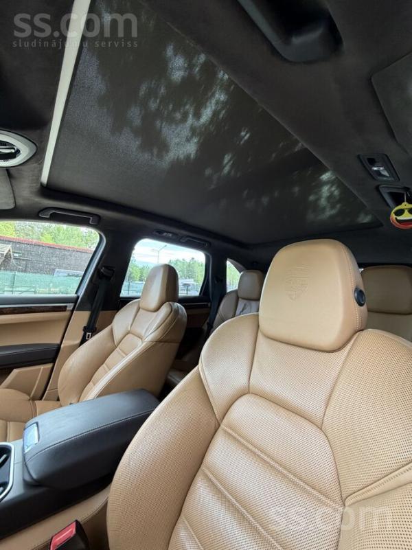 Violet Porsche Cayenne 2011 in Riga, with an engine capacity of 4.80 L and mileage of 289 thousand km for 14990 €, photo 10 on AUTOMOTO.COM.LV
