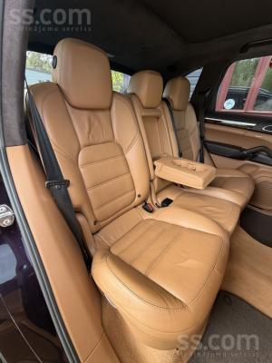 Violet Porsche Cayenne 2011 in Riga, with an engine capacity of 4.80 L and mileage of 289 thousand km for 14990 €, photo 14 on AUTOMOTO.COM.LV