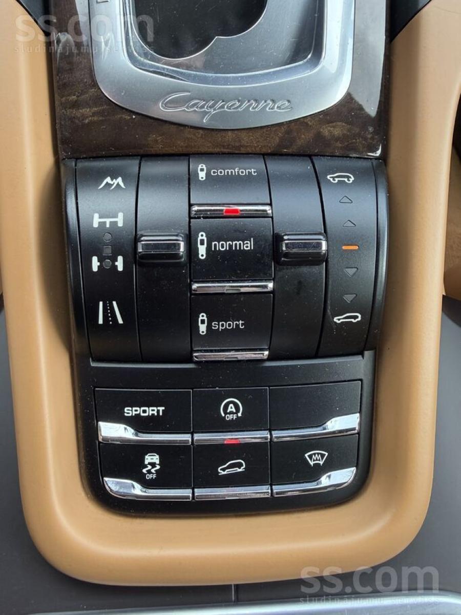 Violet Porsche Cayenne 2011 in Riga, with an engine capacity of 4.80 L and mileage of 289 thousand km for 14990 €, photo 16 on AUTOMOTO.COM.LV