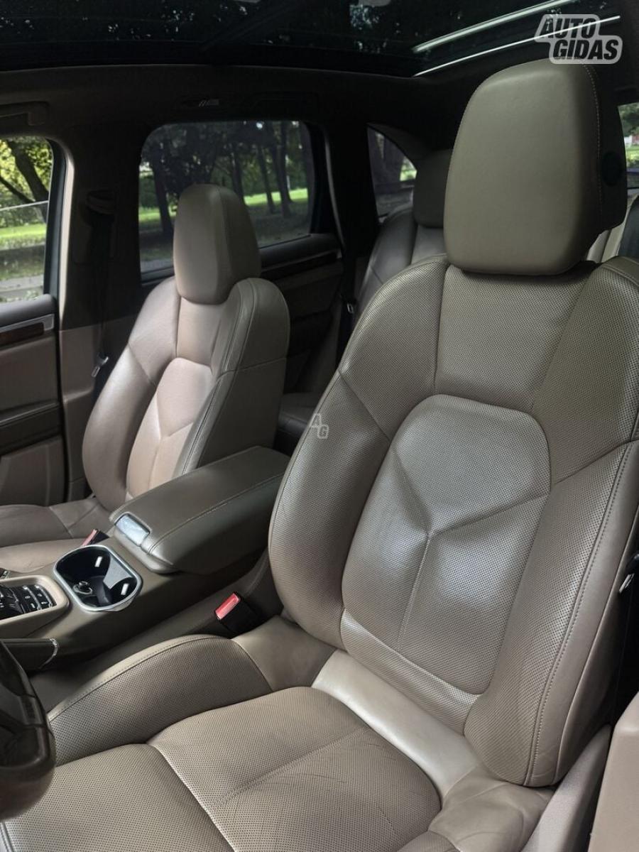 Violet Porsche Cayenne 2012 in Klaipeda, with an engine capacity of 4.80 L and mileage of 203 thousand km for 15200 €, photo 8 on AUTOMOTO.COM.LV