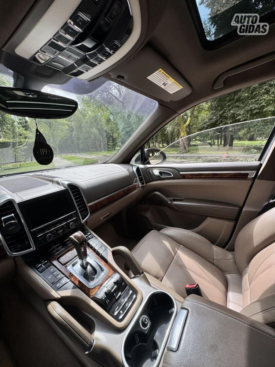 Violet Porsche Cayenne 2012 in Klaipeda, with an engine capacity of 4.80 L and mileage of 203 thousand km for 15200 €, photo 9 on AUTOMOTO.COM.LV