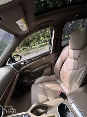 Violet Porsche Cayenne 2012 in Klaipeda, with an engine capacity of 4.80 L and mileage of 203 thousand km for 15200 €, photo 10 on AUTOMOTO.COM.LV