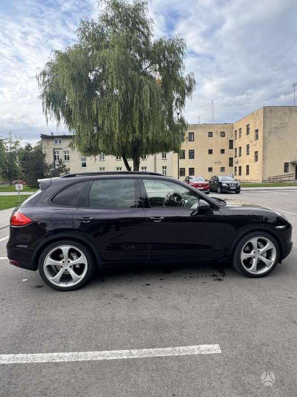 Porsche Cayenne 2012 in Silute on AUTOMOTO.COM.LV Violet Porsche Cayenne 2012 in Silute, with an engine capacity of 4.81 L and mileage of 202 thousand km for 14777 €, photo 8 on AUTOMOTO.COM.LV
