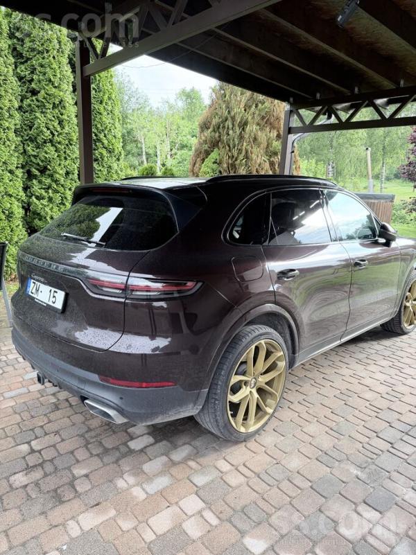 Violets Porsche Cayenne 2021 Rīga, ar dzinēja tilpumu 3.00 L un nobraukumu 95 tūkst. km par 42000 €, foto 2 vietnē AUTOMOTO.COM.LV