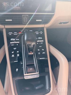 Violet Porsche Cayenne 2021 in Riga, with an engine capacity of 3.00 L and mileage of 95 thousand km for 42000 €, photo 12 on AUTOMOTO.COM.LV
