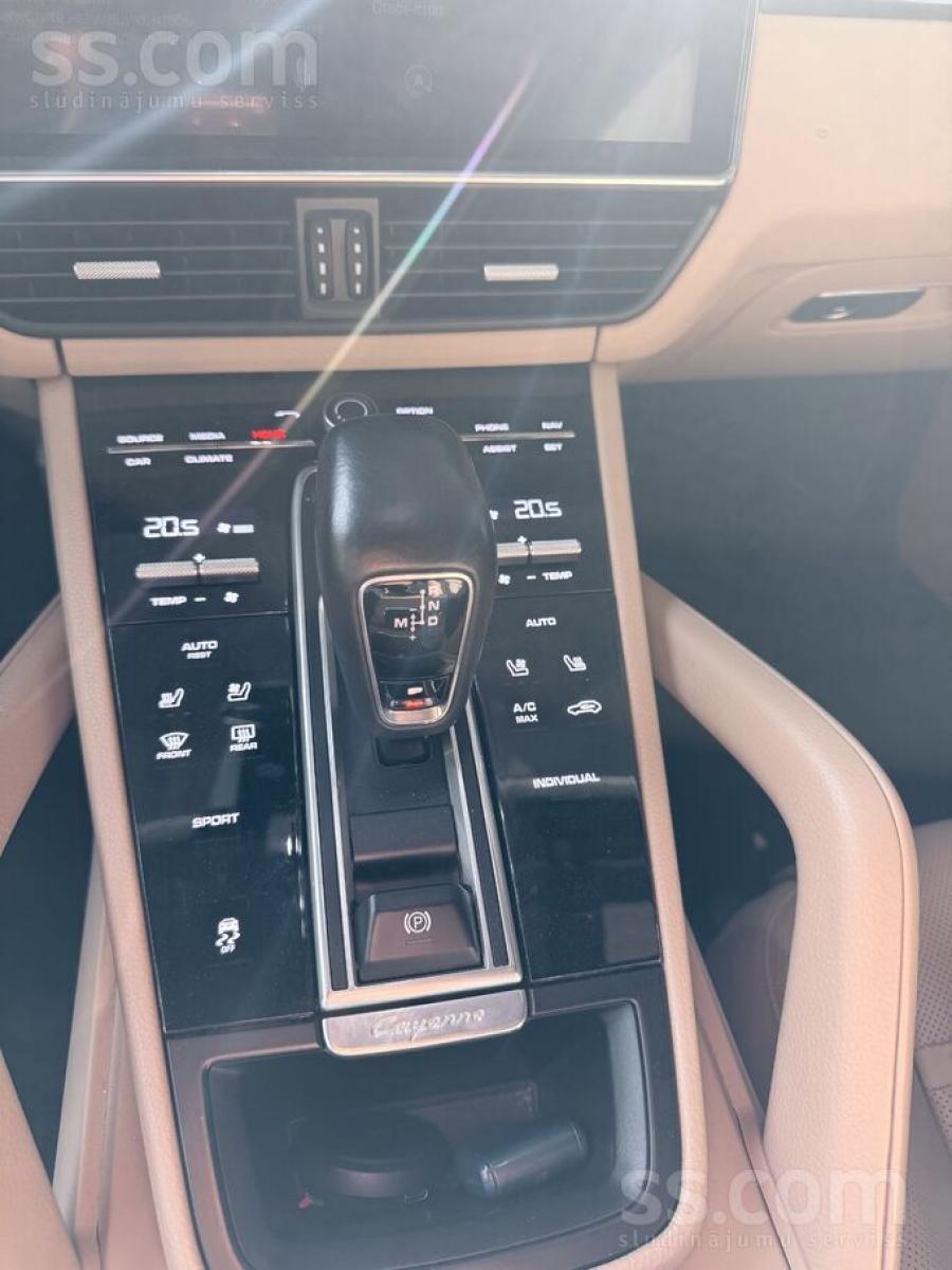 Violet Porsche Cayenne 2021 in Riga, with an engine capacity of 3.00 L and mileage of 95 thousand km for 42000 €, photo 12 on AUTOMOTO.COM.LV