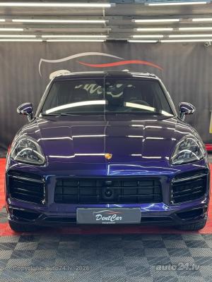 Violets Porsche Cayenne 2023 Tallina, ar dzinēja tilpumu 4.00 L un nobraukumu 17 tūkst. km par 129500 €, foto  vietnē AUTOMOTO.COM.LV