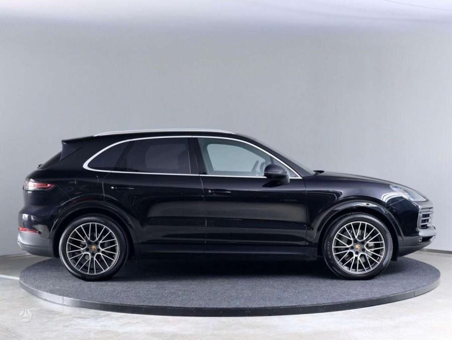 Violets Porsche Cayenne 2018 Tallina, ar dzinēja tilpumu 2.89 L un nobraukumu 99 tūkst. km par 54900 €, foto 9 vietnē AUTOMOTO.COM.LV