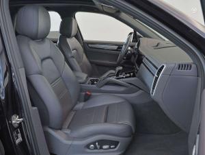 Violets Porsche Cayenne 2018 Tallina, ar dzinēja tilpumu 2.89 L un nobraukumu 99 tūkst. km par 54900 €, foto 14 vietnē AUTOMOTO.COM.LV