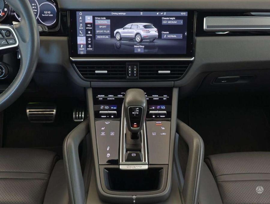 Violets Porsche Cayenne 2018 Tallina, ar dzinēja tilpumu 2.89 L un nobraukumu 99 tūkst. km par 54900 €, foto 16 vietnē AUTOMOTO.COM.LV