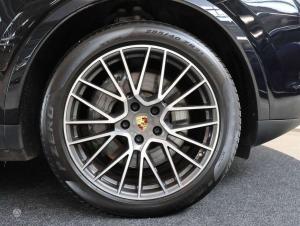 Violets Porsche Cayenne 2018 Tallina, ar dzinēja tilpumu 2.89 L un nobraukumu 99 tūkst. km par 54900 €, foto 19 vietnē AUTOMOTO.COM.LV