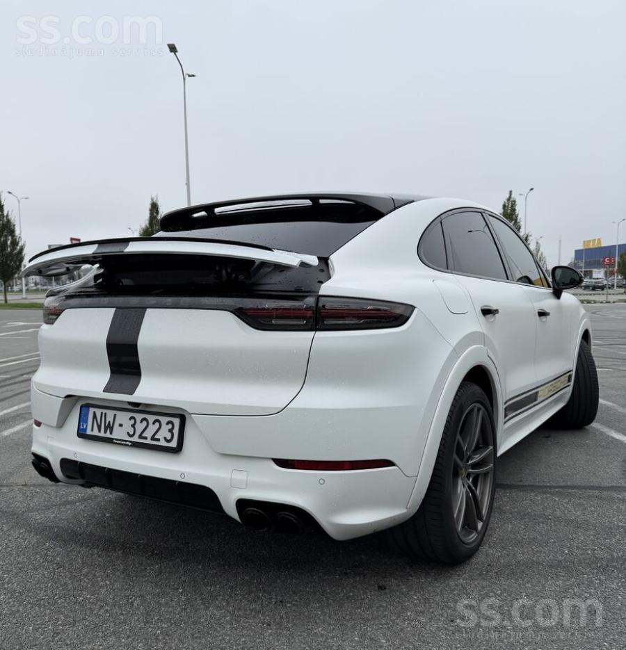 White Porsche Cayenne 2023 in Riga, with an engine capacity of 3.00 L and mileage of 45 thousand km for 83500 €, photo 5 on AUTOMOTO.COM.LV