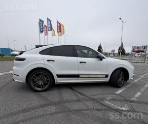 White Porsche Cayenne 2023 in Riga, with an engine capacity of 3.00 L and mileage of 45 thousand km for 83500 €, photo 6 on AUTOMOTO.COM.LV