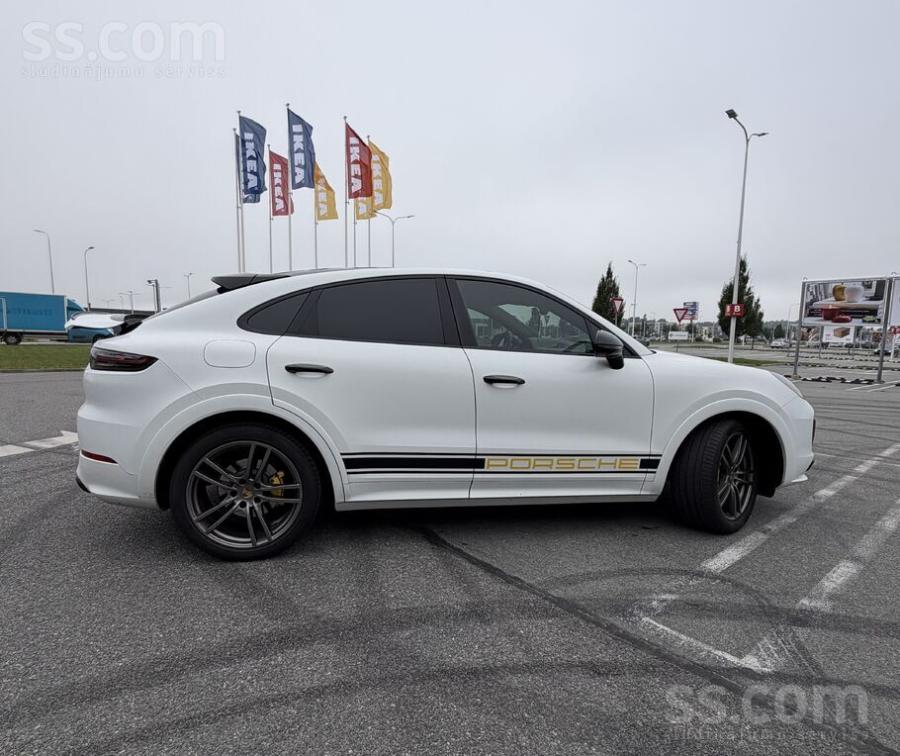 White Porsche Cayenne 2023 in Riga, with an engine capacity of 3.00 L and mileage of 45 thousand km for 83500 €, photo 6 on AUTOMOTO.COM.LV