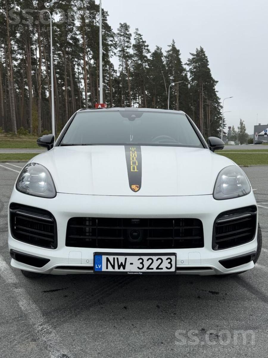 White Porsche Cayenne 2023 in Riga, with an engine capacity of 3.00 L and mileage of 45 thousand km for 83500 €, photo 7 on AUTOMOTO.COM.LV