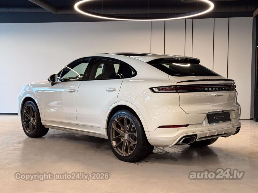 Balts Porsche Cayenne 2024 Tallina, ar dzinēja tilpumu 3.00 L un nobraukumu 37 tūkst. km par 85000 €, foto 5 vietnē AUTOMOTO.COM.LV