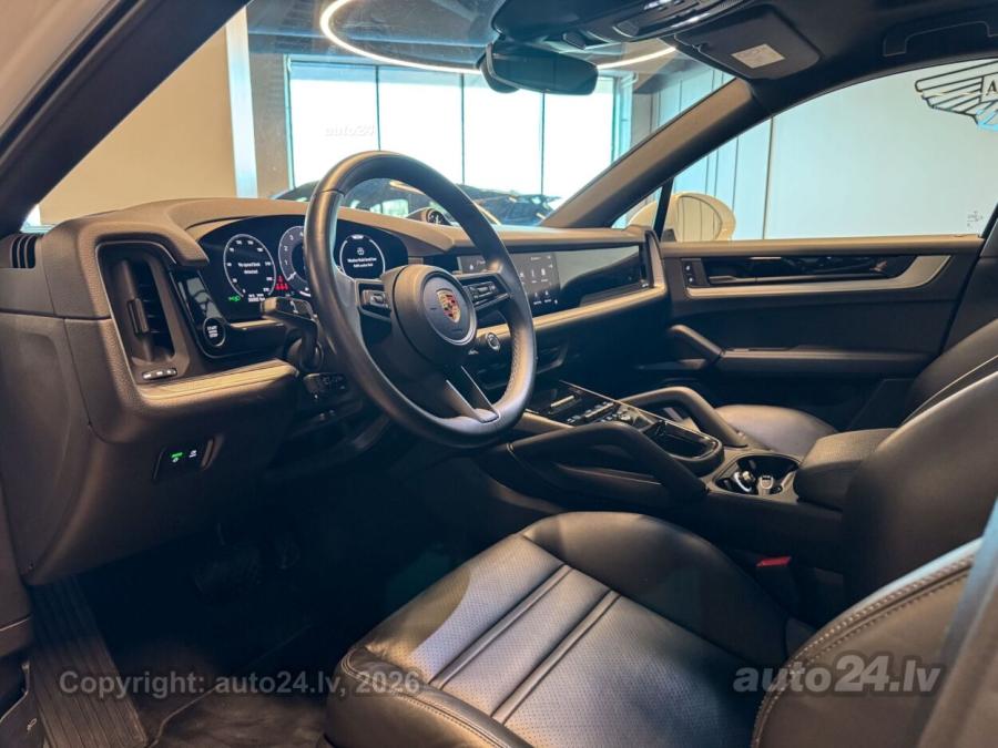 Balts Porsche Cayenne 2024 Tallina, ar dzinēja tilpumu 3.00 L un nobraukumu 37 tūkst. km par 85000 €, foto 16 vietnē AUTOMOTO.COM.LV