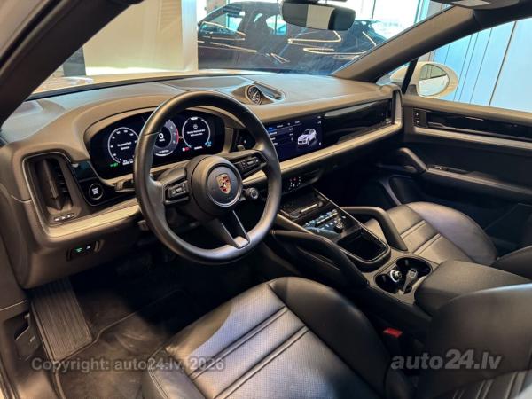 White Porsche Cayenne 2024 in Tallinn, with an engine capacity of 3.00 L and mileage of 37 thousand km for 85000 €, photo 11 on AUTOMOTO.COM.LV