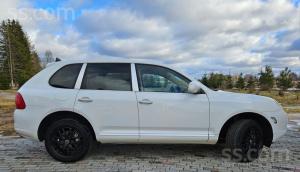 White Porsche Cayenne 2005 in Valmiera, with an engine capacity of 4.50 L and mileage of 248 thousand km for 6000 €, photo 3 on AUTOMOTO.COM.LV