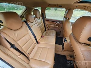 White Porsche Cayenne 2005 in Valmiera, with an engine capacity of 4.50 L and mileage of 248 thousand km for 6000 €, photo 4 on AUTOMOTO.COM.LV