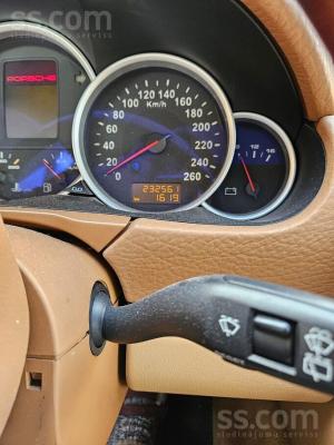 White Porsche Cayenne 2005 in Valmiera, with an engine capacity of 4.50 L and mileage of 248 thousand km for 6000 €, photo 7 on AUTOMOTO.COM.LV