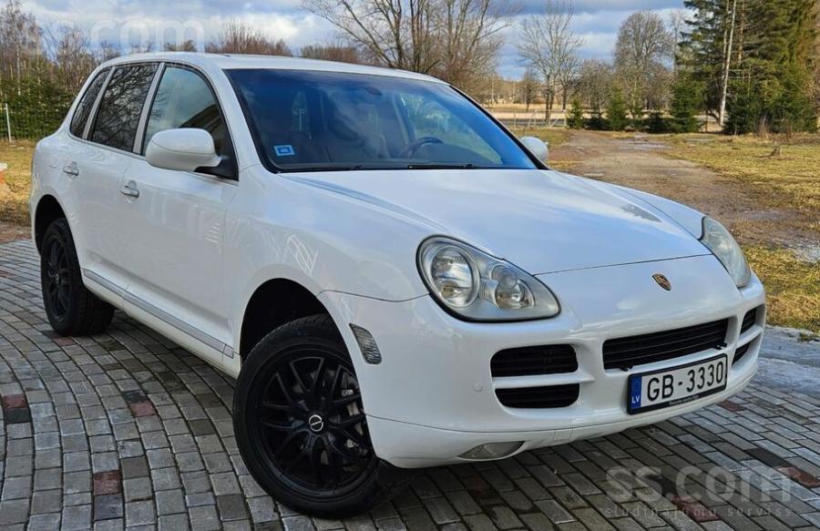 White Porsche Cayenne 2005 in Valmiera, with an engine capacity of 4.50 L and mileage of 248 thousand km for 6000 €, photo 8 on AUTOMOTO.COM.LV