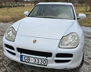 White Porsche Cayenne 2005 in Valmiera, with an engine capacity of 4.50 L and mileage of 248 thousand km for 6000 €, photo 9 on AUTOMOTO.COM.LV