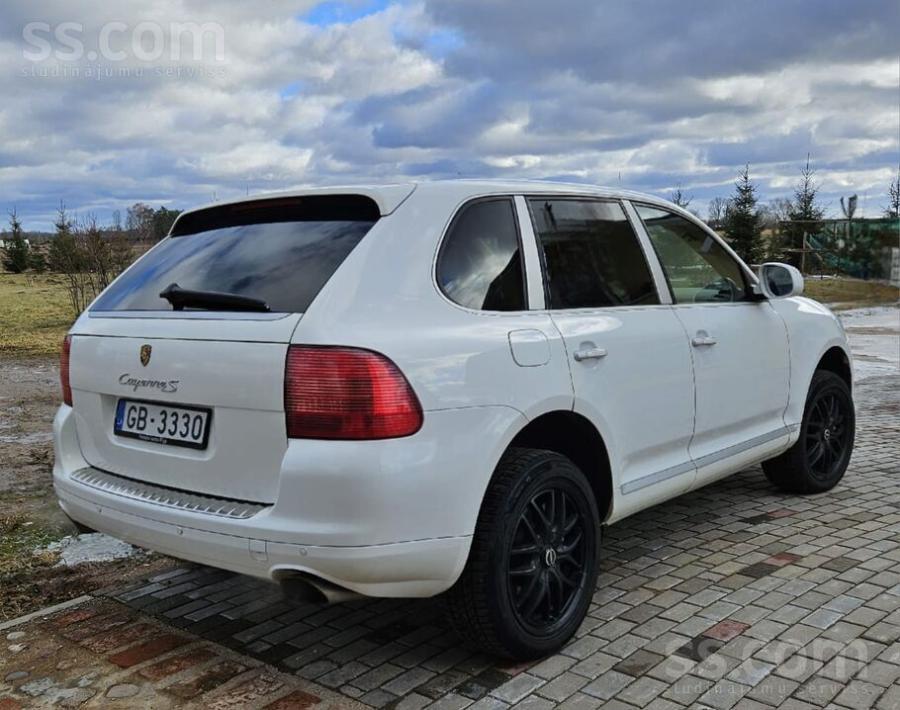 White Porsche Cayenne 2005 in Valmiera, with an engine capacity of 4.50 L and mileage of 248 thousand km for 6000 €, photo 10 on AUTOMOTO.COM.LV