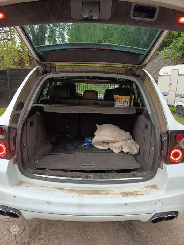 White Porsche Cayenne 2006 in Vilnius, with an engine capacity of 4.51 L and mileage of 243 thousand km for 2000 €, photo 3 on AUTOMOTO.COM.LV